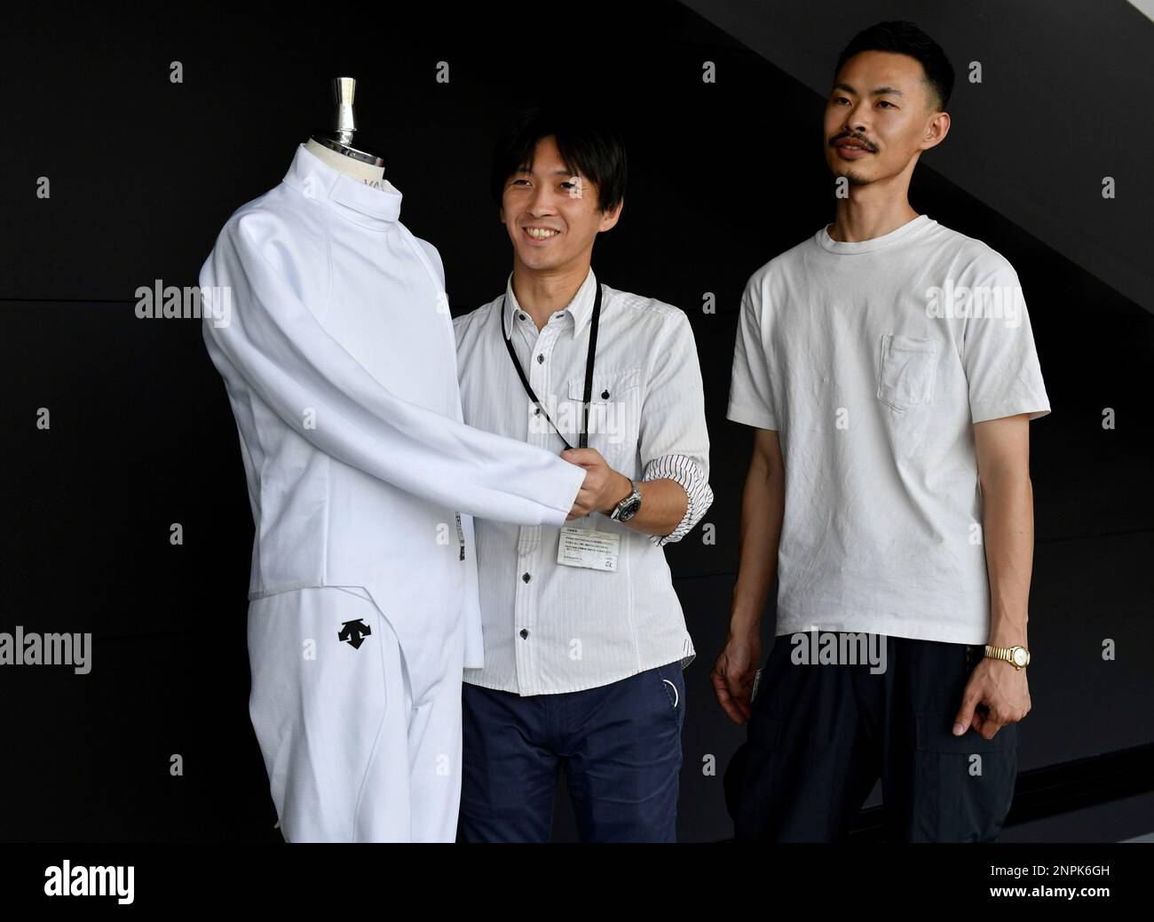 A Tokyo Olympic clothing of fencing is unveiled by Descente Ltd ...
