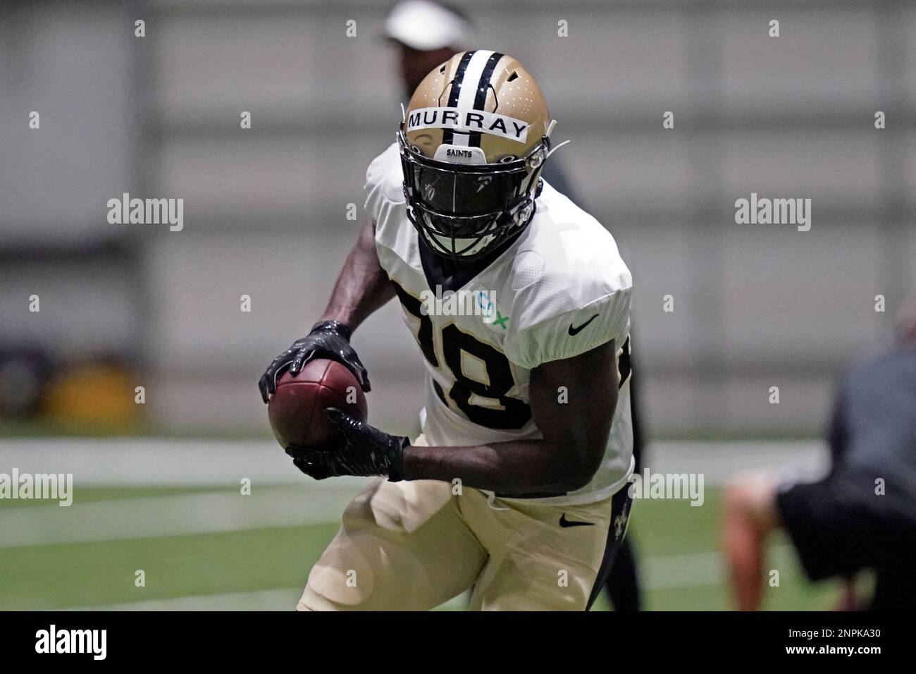 New Orleans Saints running back Latavius Murray (28) catches a pass ...