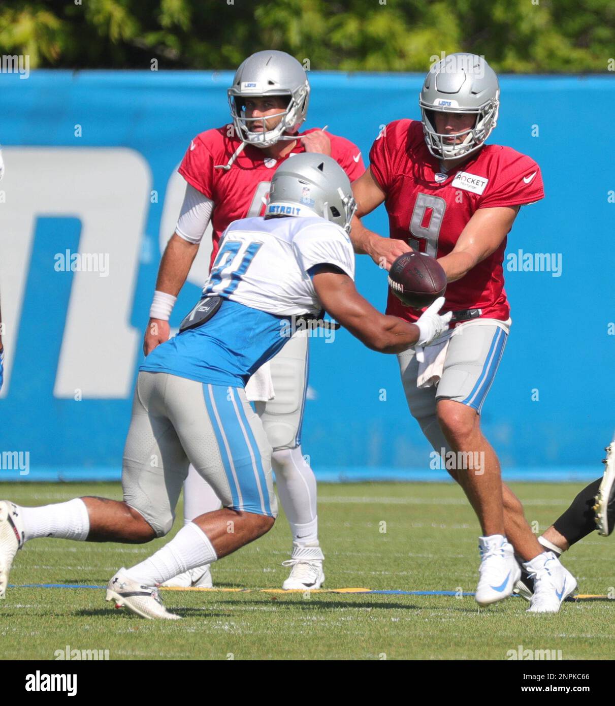 Detroit Lions quarterback Matthew Stafford, right, hands off to Ty ...