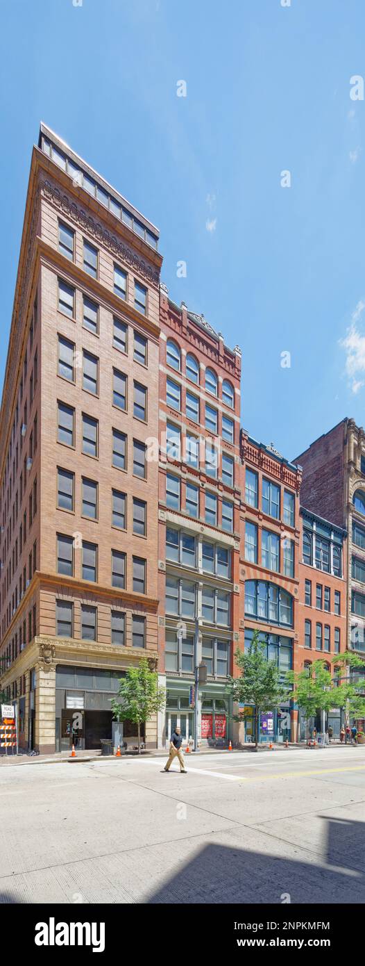 Pittsburgh Downtown: Brick, stone, and terra cotta on Liberty Avenue ...