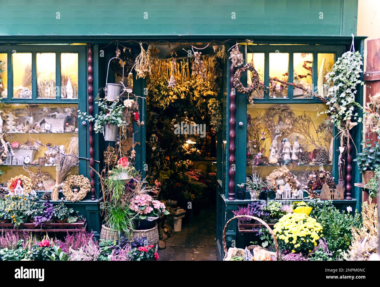 Eingang dekoration hi-res stock photography and images - Alamy