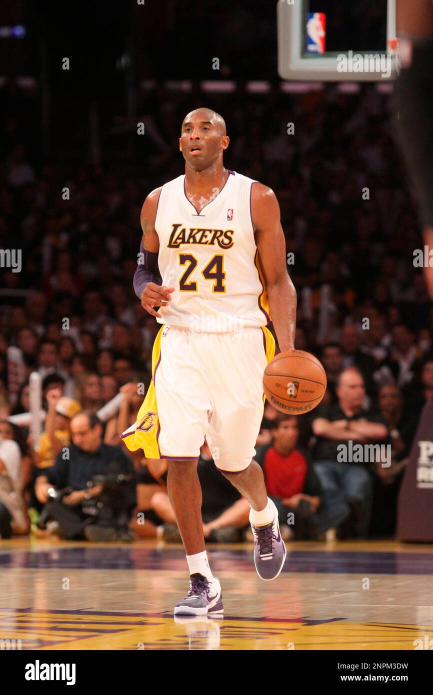 Los Angeles Lakers guard Kobe Bryant (24) makes a move with the ...