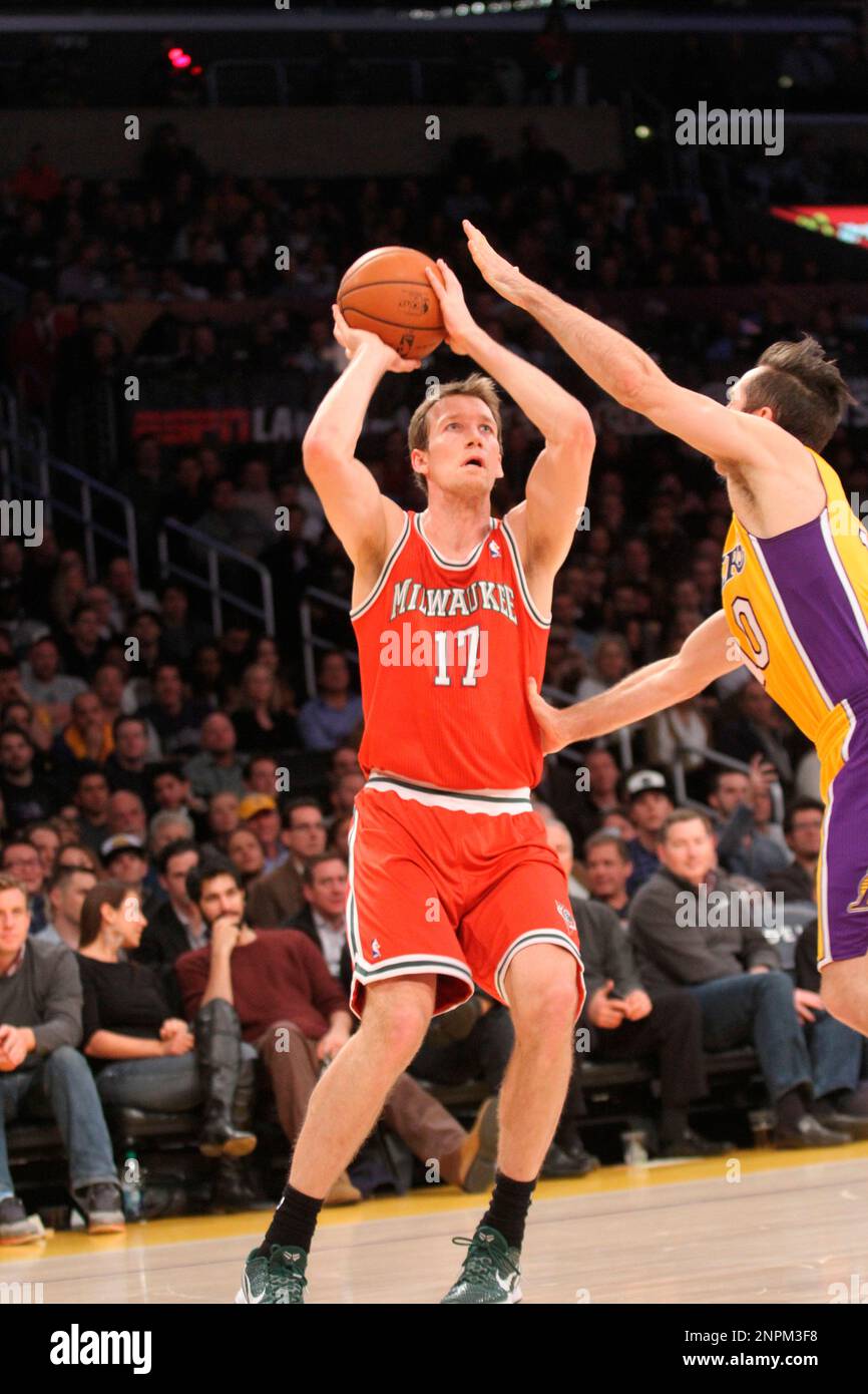 Milwaukee Bucks forward Mike Dunleavy Jr. (17) makes a move with the ...