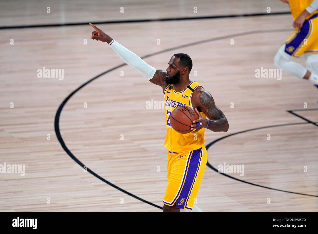 Los Angeles Lakers forward LeBron James pints down court during the ...