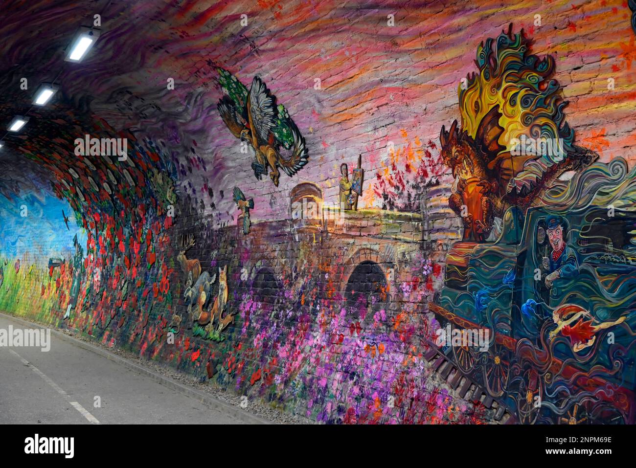 Colinton tunnel Scotland's biggest mural Stock Photo - Alamy