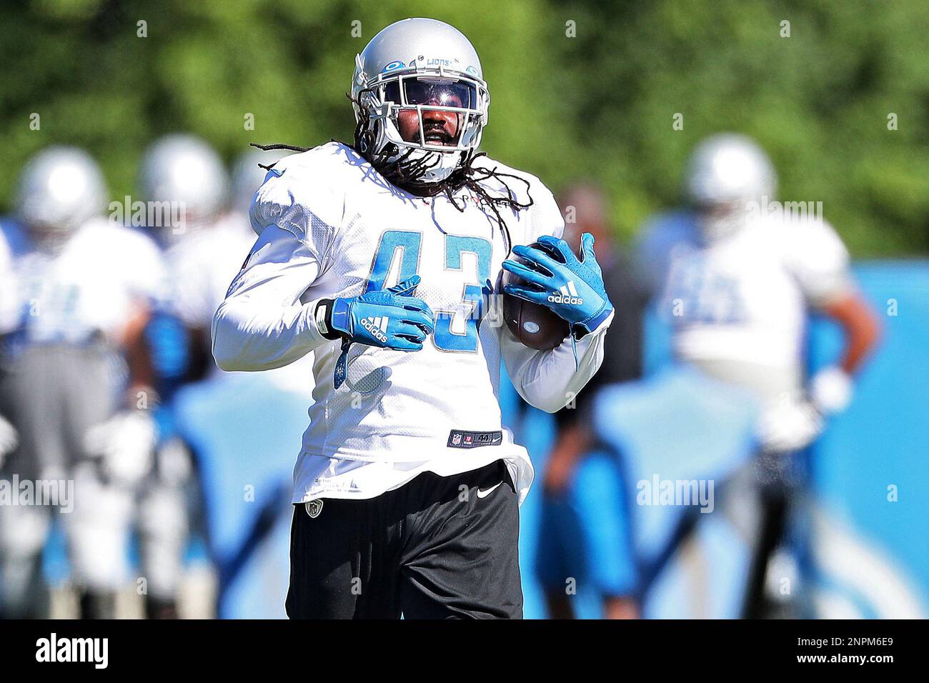 Detroit Lions running back Bo Scarbrough (43) runs up the field during ...