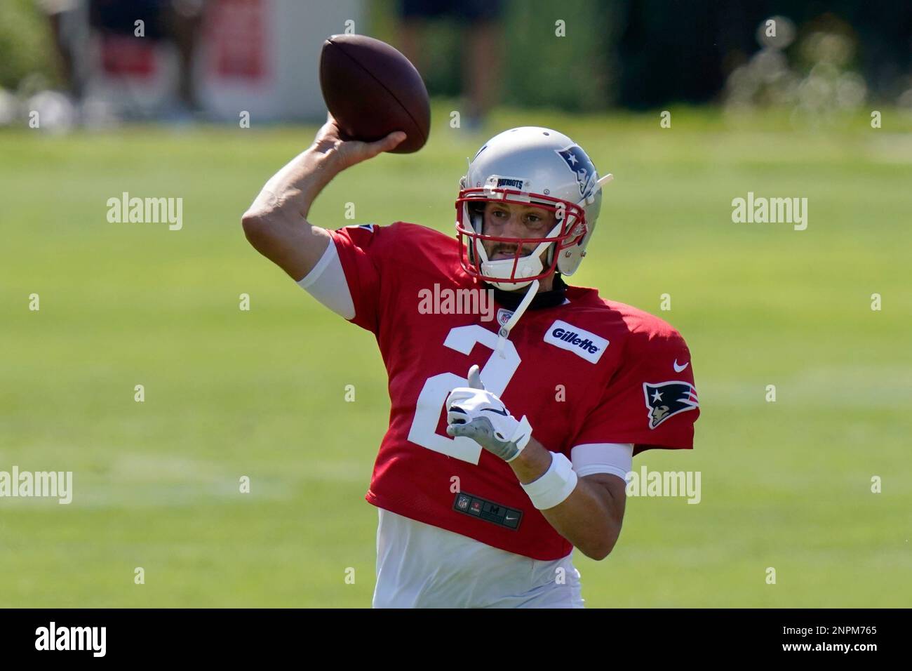 New England Patriots quarterback Brian Hoyer tosses the ball during an ...