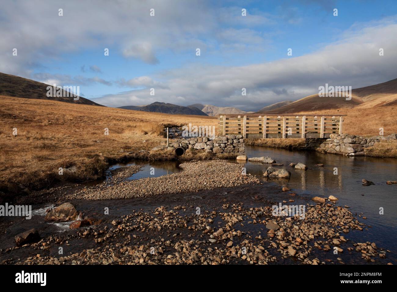 Lambford Bridge over Whillan Beck, in Eskdale, Lake District, UK Stock ...