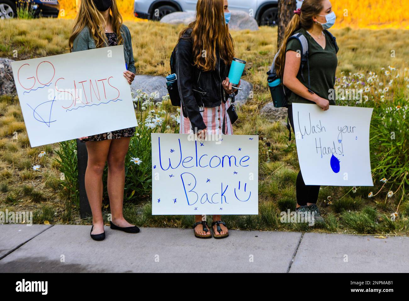 Students and signs welcome back kids the first day of school for Vail ...