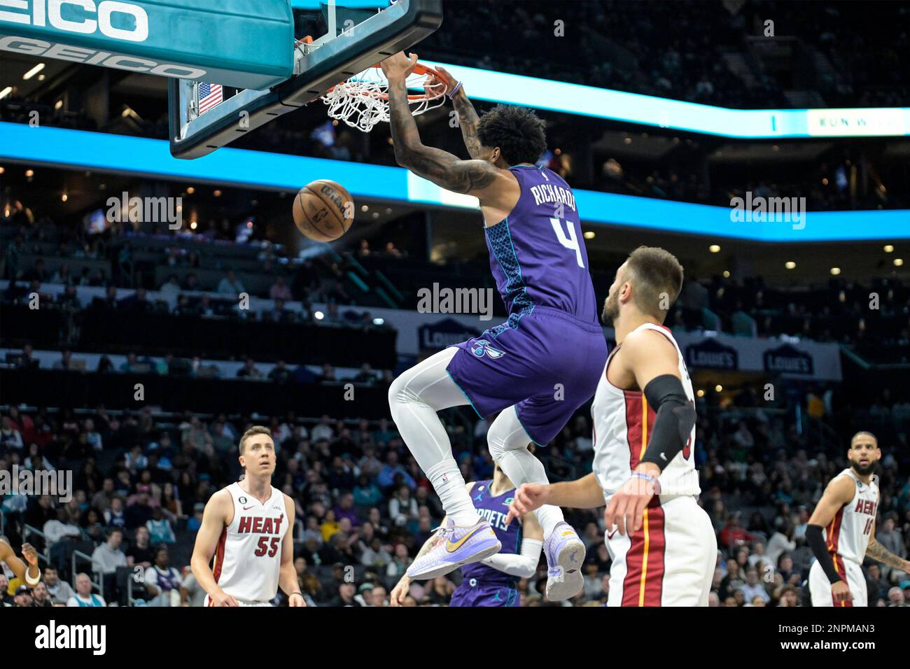 Charlotte Hornets center Nick Richards (4) drives past Miami Heat guard ...