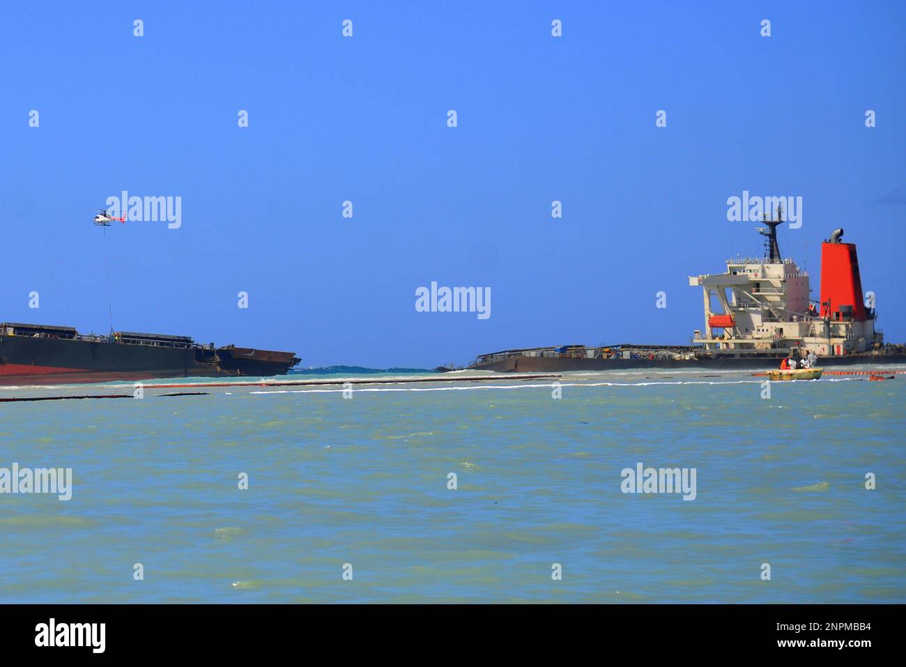 The MV Wakashio, a bulk carrier ship that recently ran aground off the ...