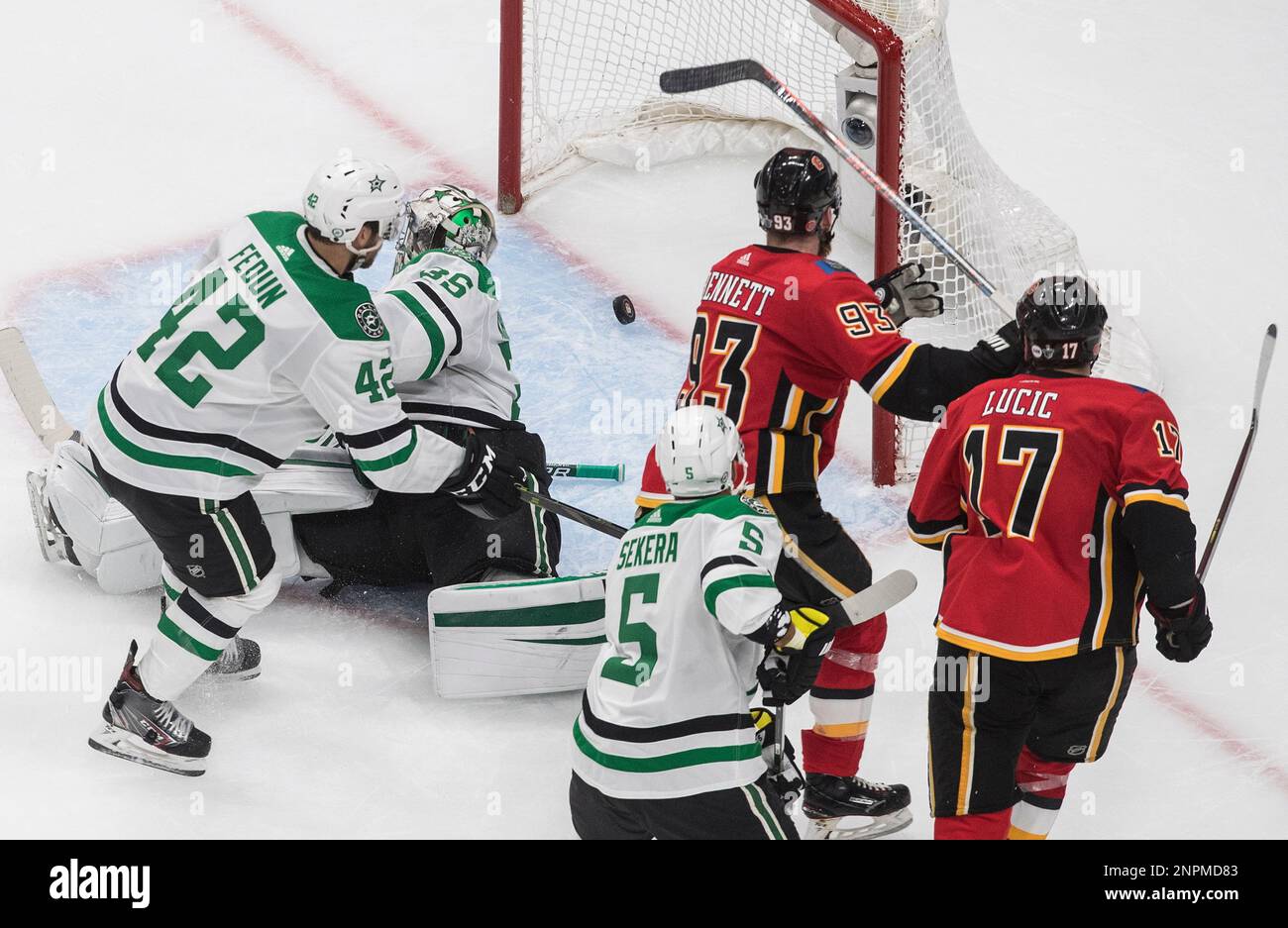 Calgary Flames' Sam Bennett (93) scores a goal against Dallas Stars ...