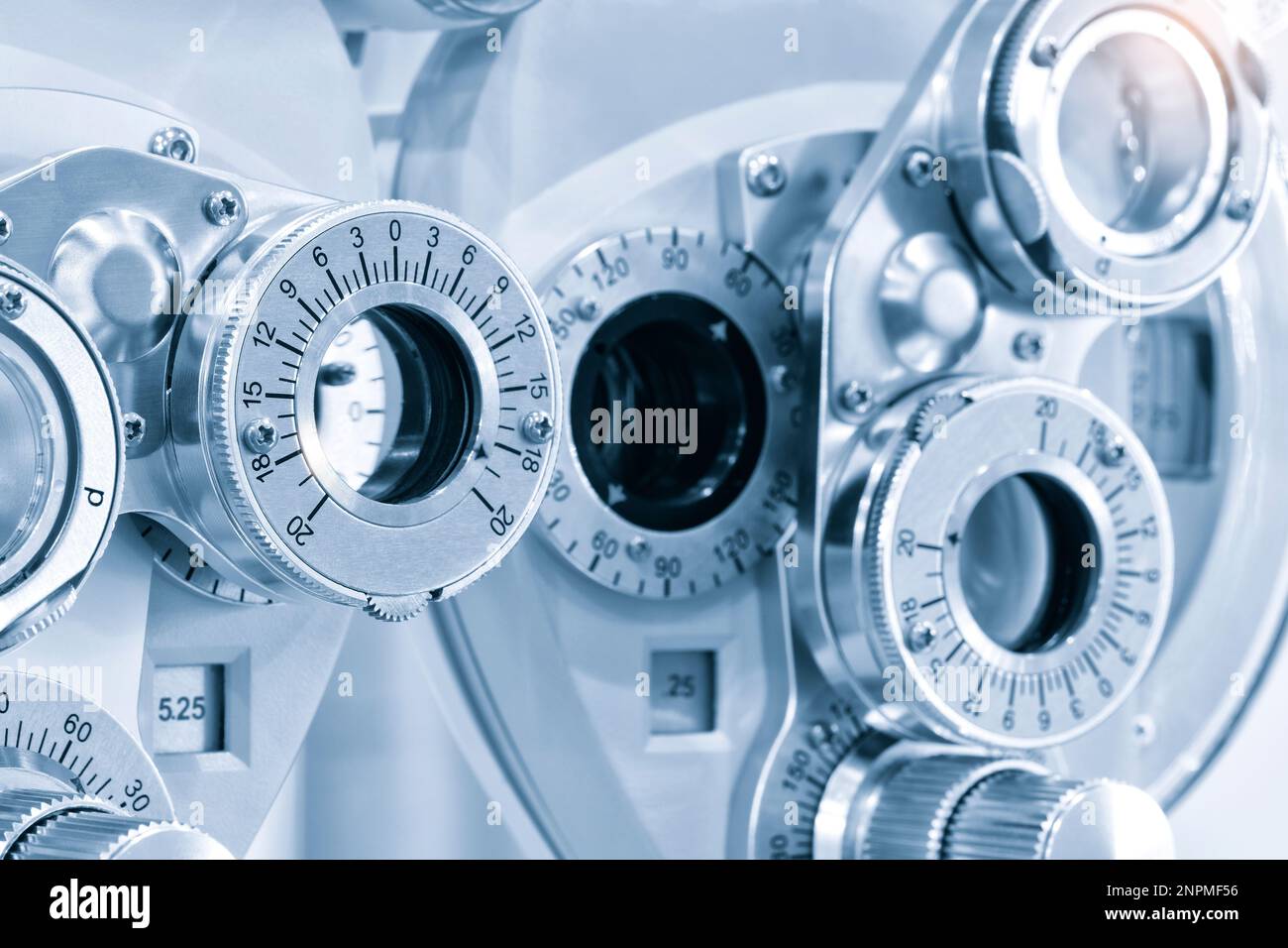 Optometrist diopter. optical phoropter Stock Photo - Alamy