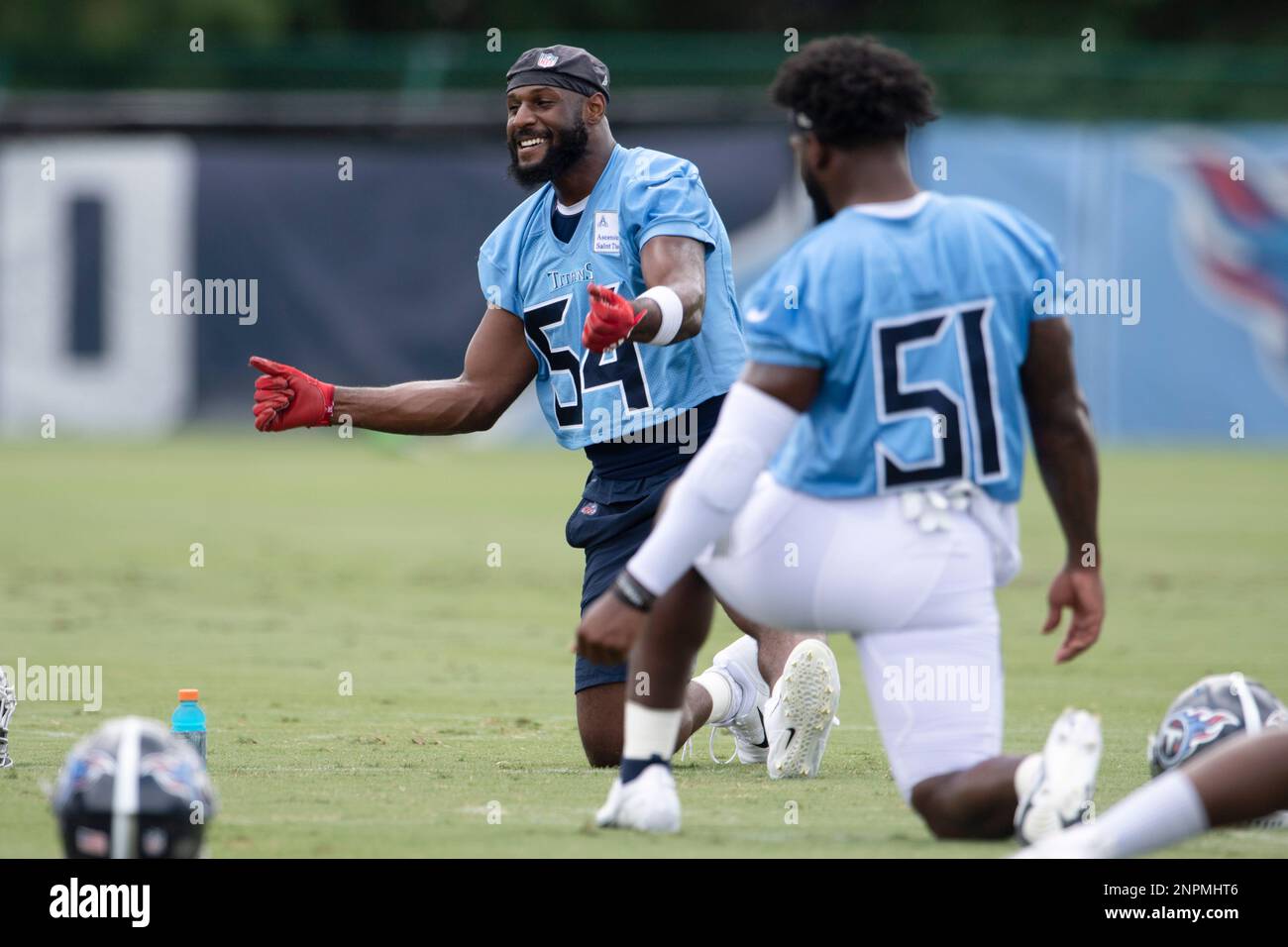 Tennessee Titans linebackers Rashaan Evans (54) and David Long (51 ...