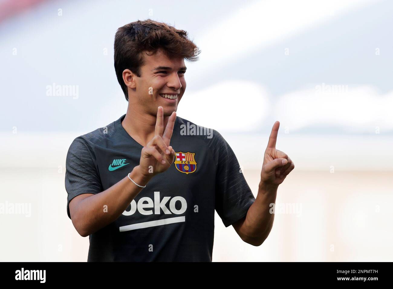Barcelona's Ricard Puig gestures during a training session at the Luz ...