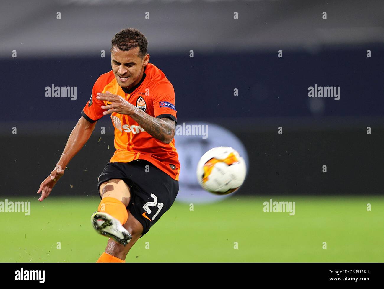 Shakhtar's Alan Patrick kicks the ball during the Europa League quarter ...