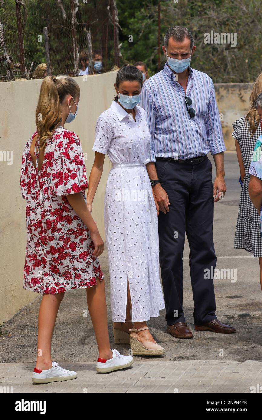 The King and Queen and Princess Leonor on leaving the Son Roca centre ...