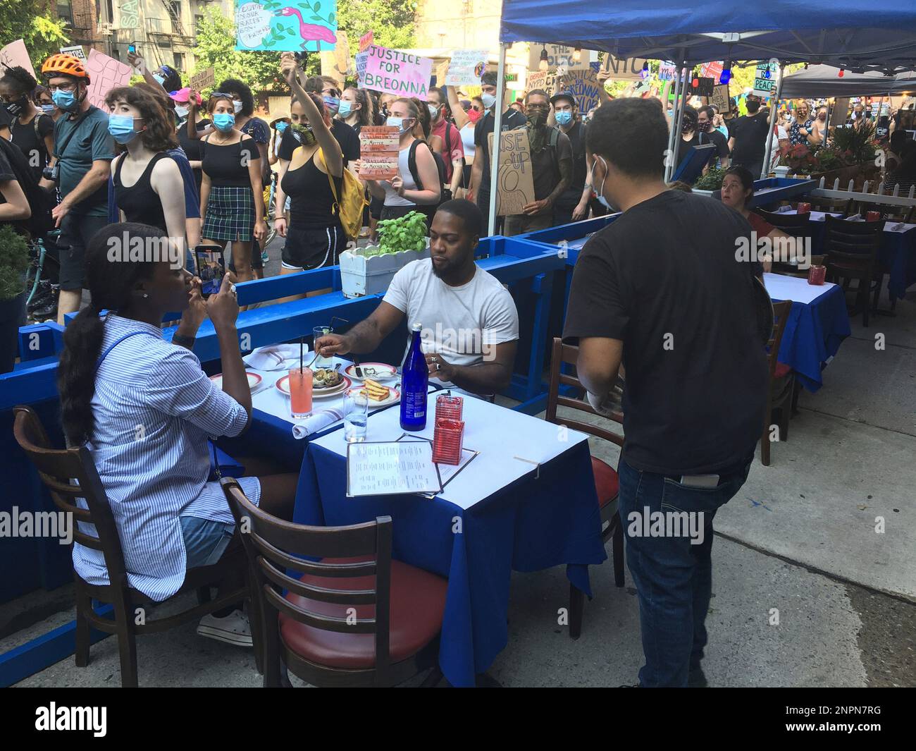 Photo by: STRF/STAR MAX/IPx 2020 8/9/20 New Yorkers dine out during the ...