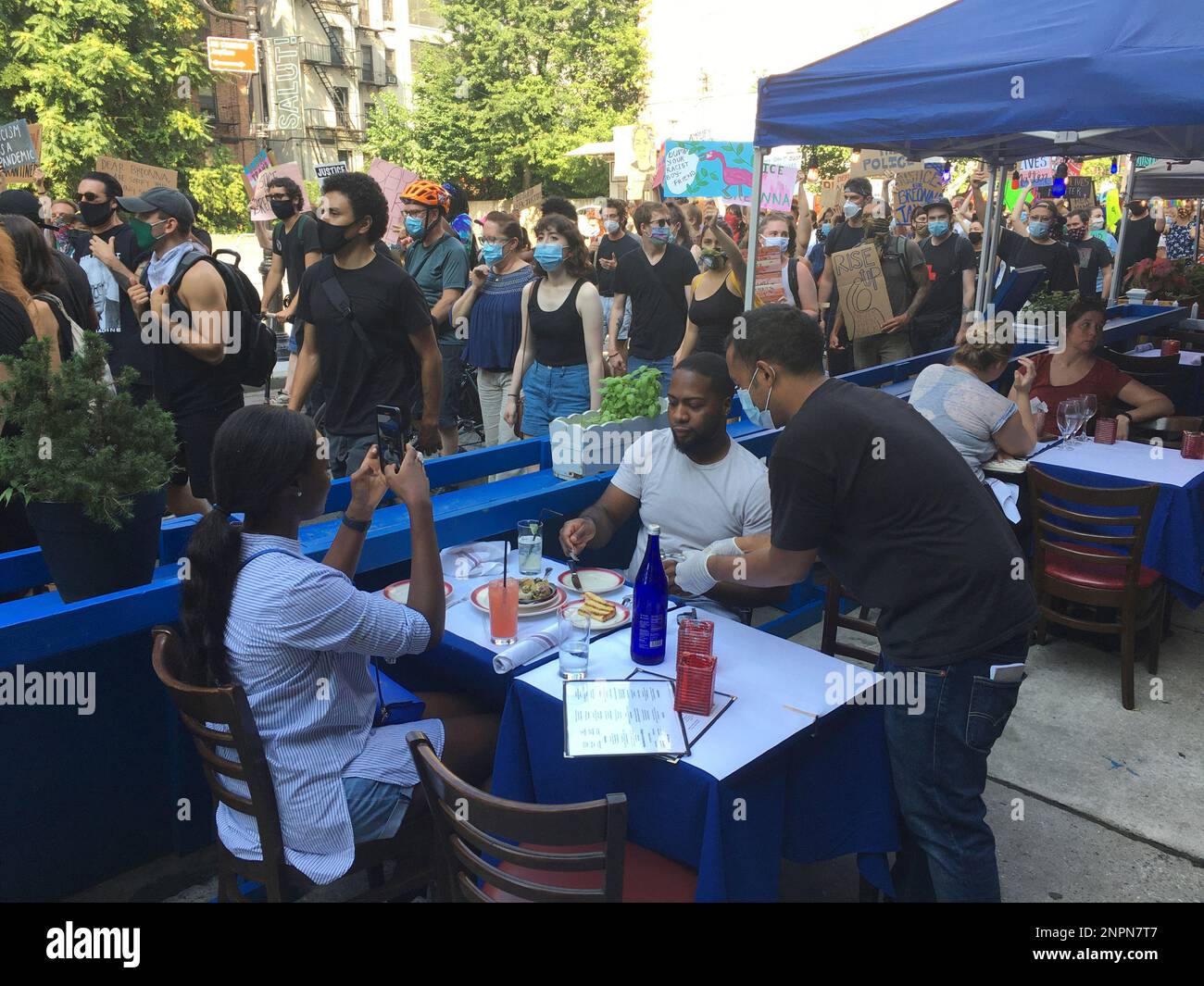 Photo by: STRF/STAR MAX/IPx 2020 8/9/20 New Yorkers dine out during the ...