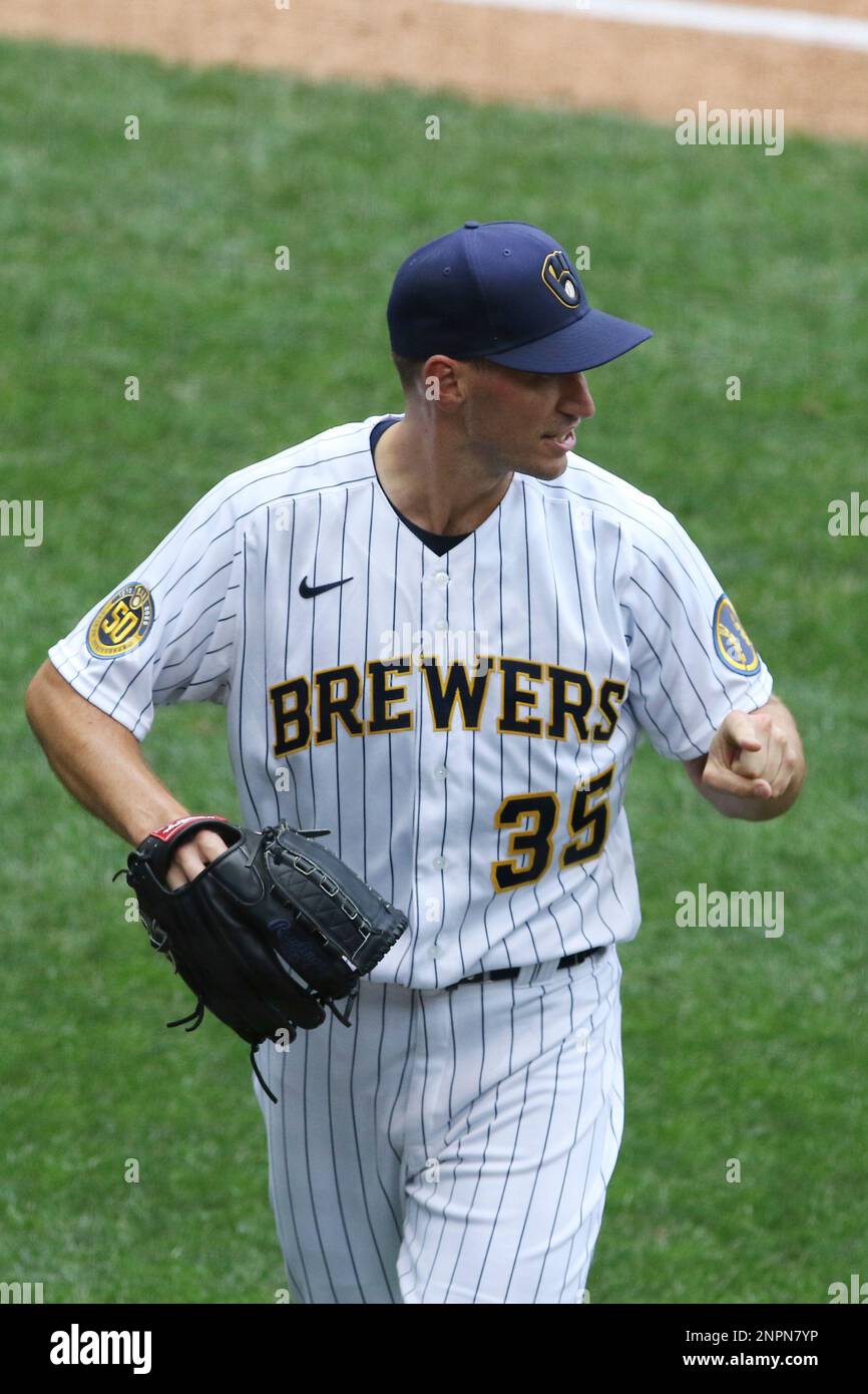 MILWAUKEE, WI - AUGUST 09: Milwaukee Brewers starting pitcher Brett ...