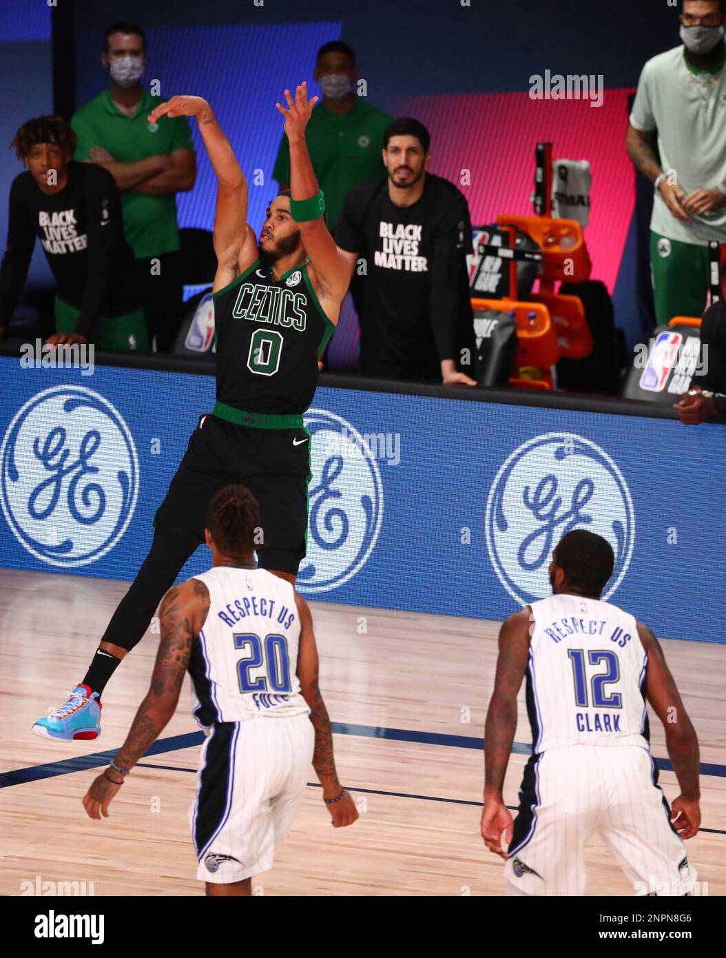 Boston Celtics forward Jayson Tatum (0) ties the game in the second ...