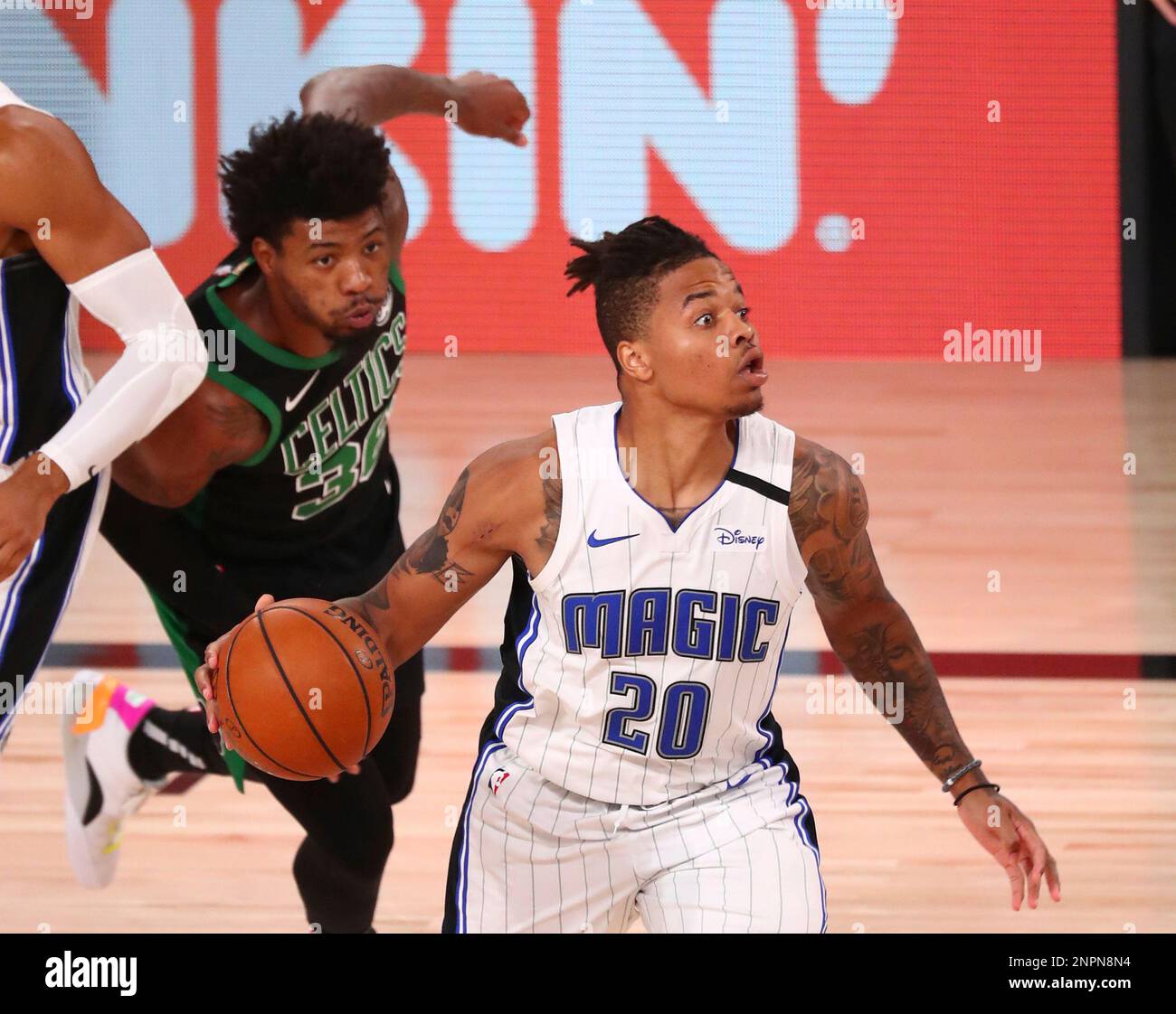 Orlando Magic guard Markelle Fultz (20) drives to the basket against ...