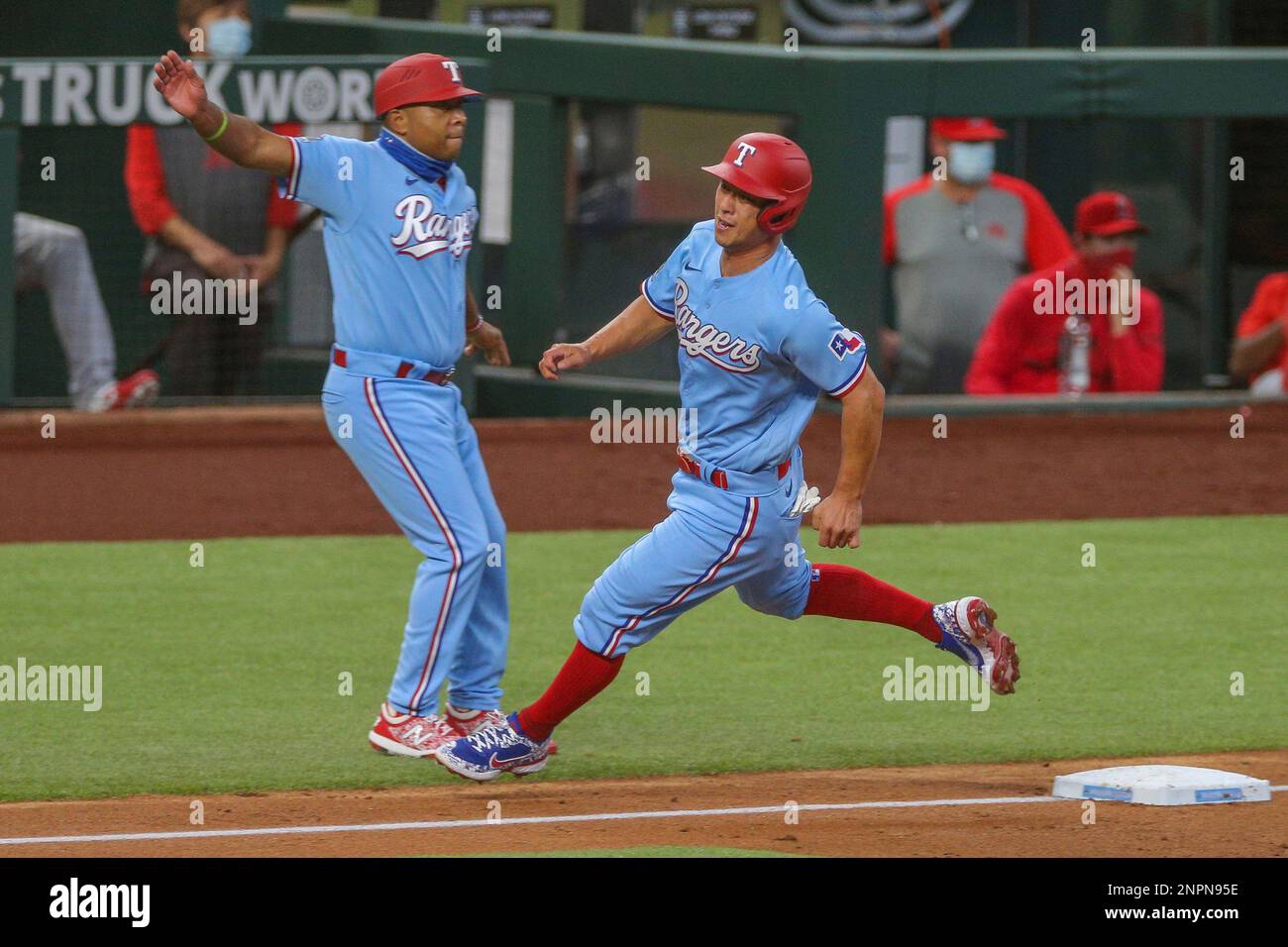 ARLINGTON, TX - AUGUST 09: Texas Rangers left fielder Rob Refsnyder (14 ...