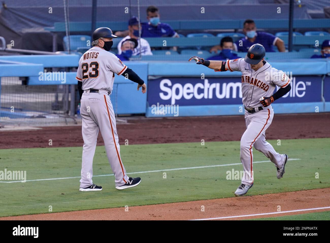 San Francisco Giants center fielder Mike Yastrzemski (5) is ...