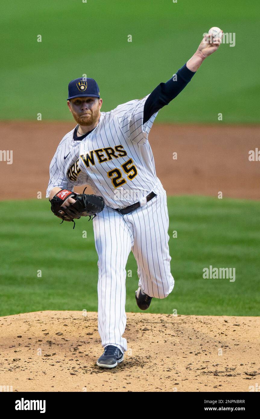August 8, 2020: Milwaukee Brewers starting pitcher Brett Anderson #25 ...