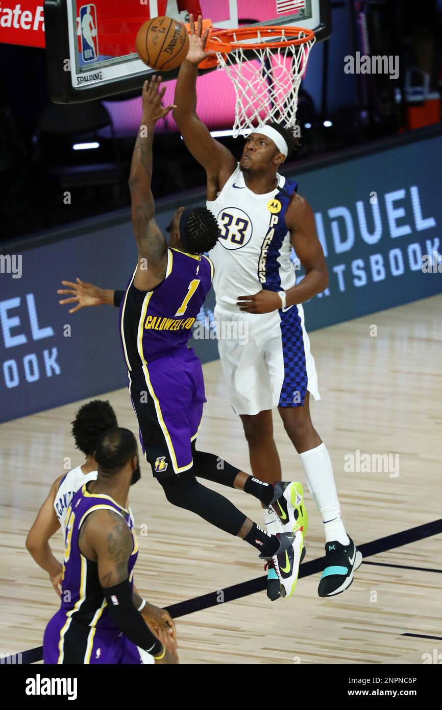 Los Angeles Lakers guard Kentavious Caldwell-Pope (1) shoots against ...