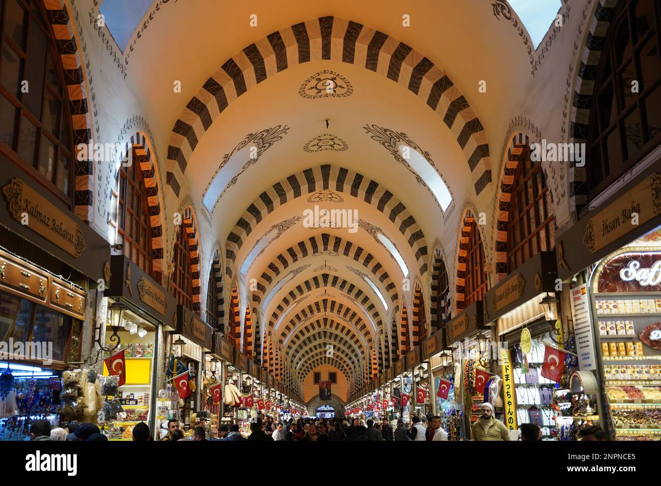 ISTANBUL, TURKIYE - FEBRUARY 11, 2023: People shopping at Spice Bazaar ...