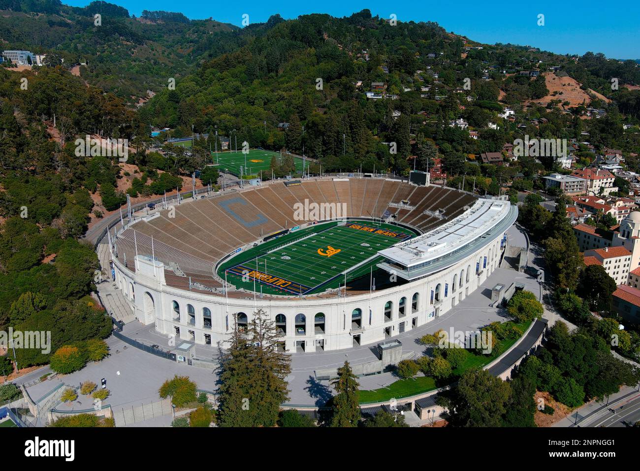 A general view of California Memorial Stadium on the campus of ...