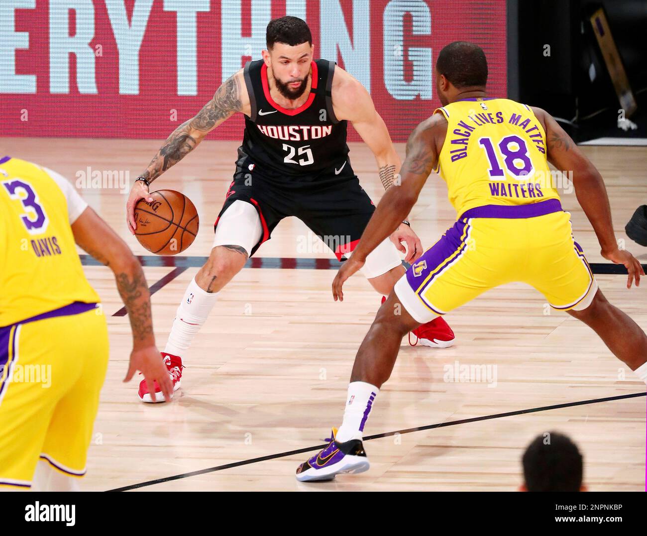 Houston Rockets guard Austin Rivers (25) dribbles in front of Los ...