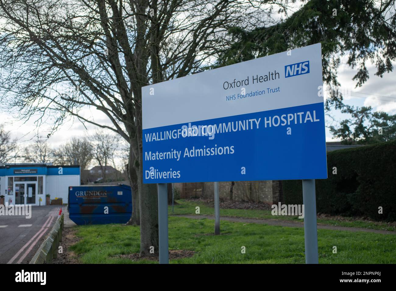 Wallingford Community Hospital Sign Stock Photo - Alamy