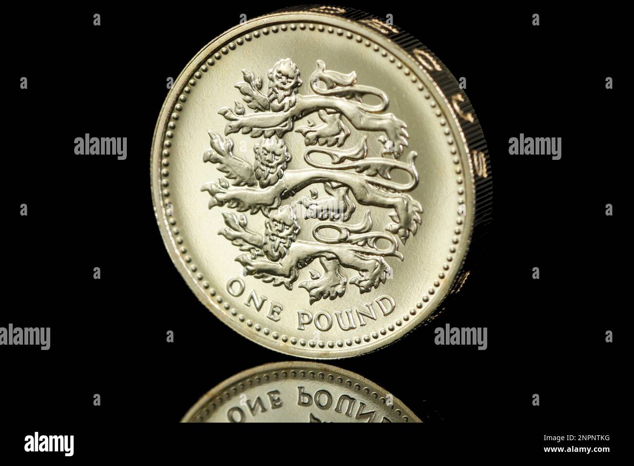 2002 pound coin reverse hi-res stock photography and images - Alamy