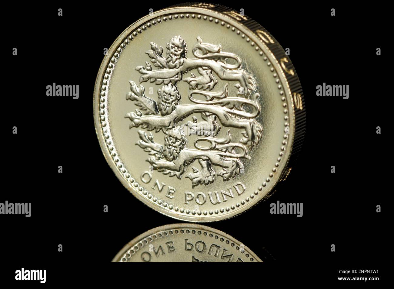 2002 pound coin reverse hi-res stock photography and images - Alamy