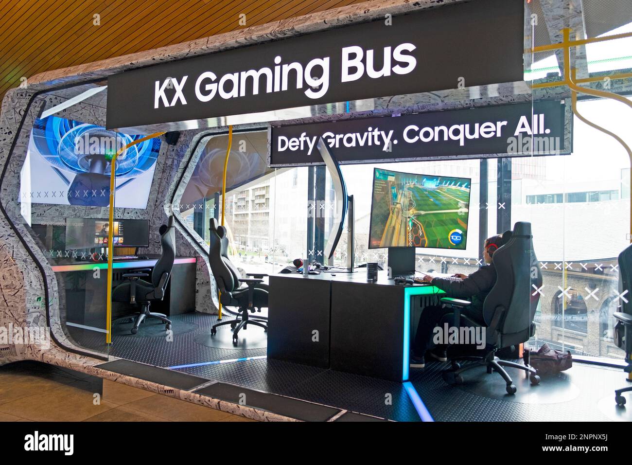 Uk teens bus hi-res stock photography and images - Alamy