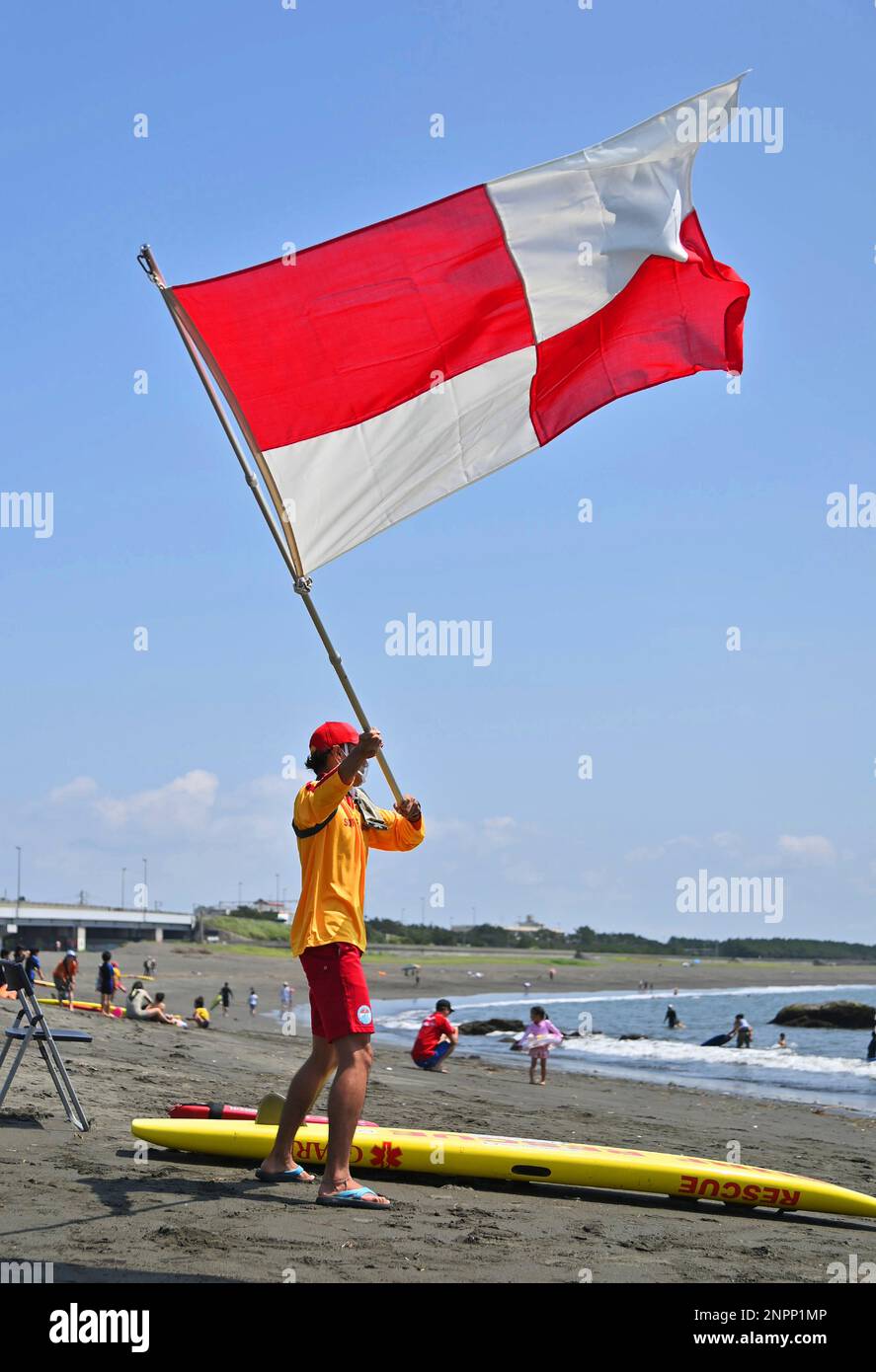 "Tsunami flag" to inform swimmers of the approaching tsunami is open to ...
