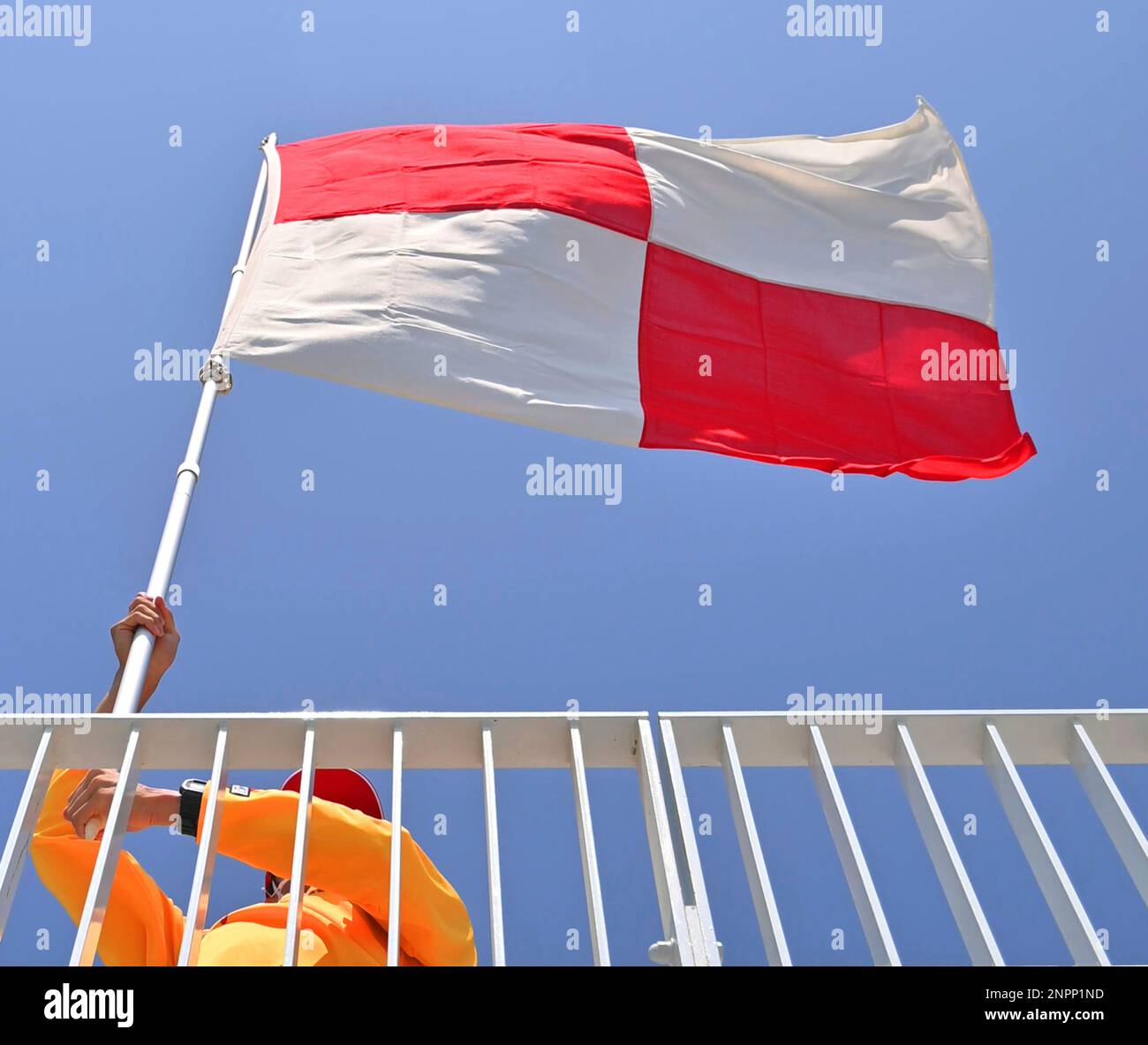"Tsunami flag" to inform swimmers of the approaching tsunami is open to ...