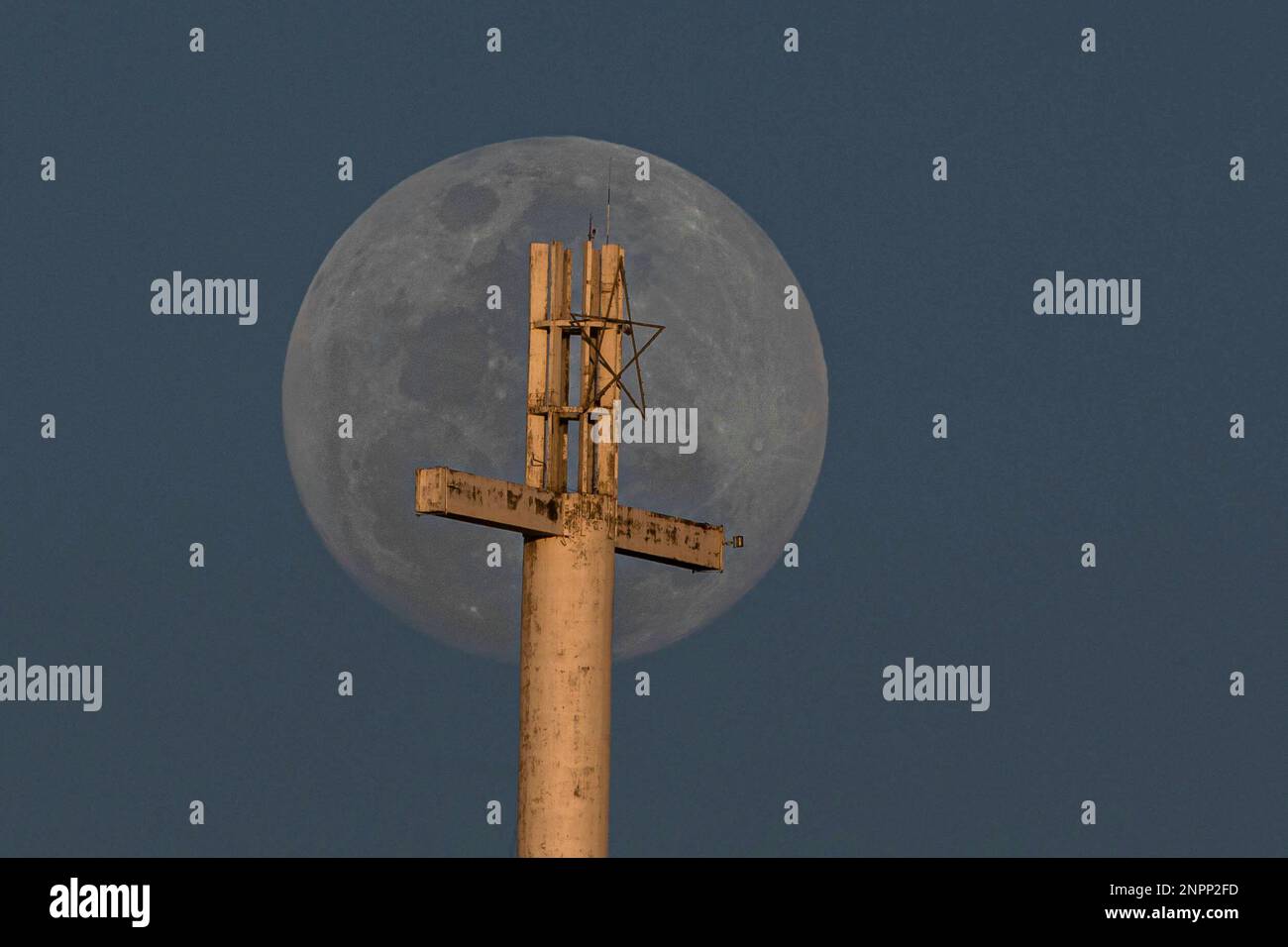 SP - Sao Paulo - 08/03/2020 - SAO PAULO, LUA. Lua is seen rising behind ...