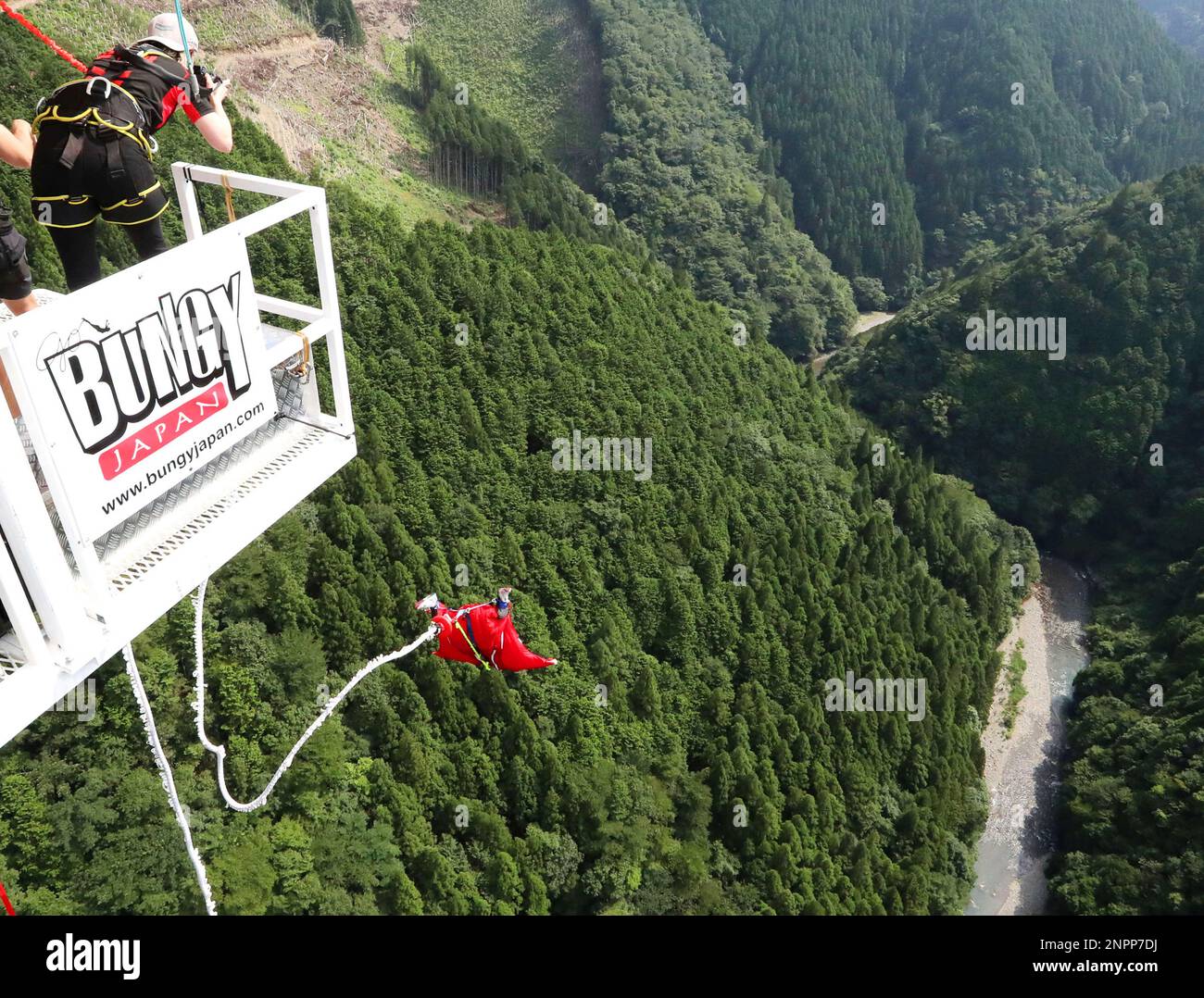 215-meter-high "Gifu Bungee", the tallest height in Japan, opens in ...