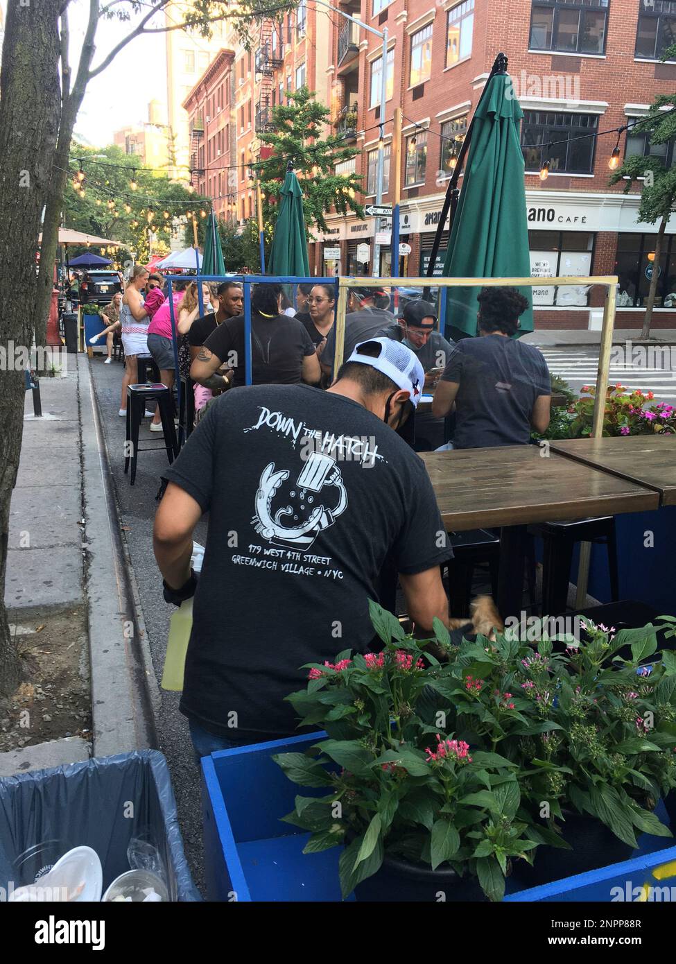 Photo by: STRF/STAR MAX/IPx 2020 8/1/20 Patrons dine out between ...