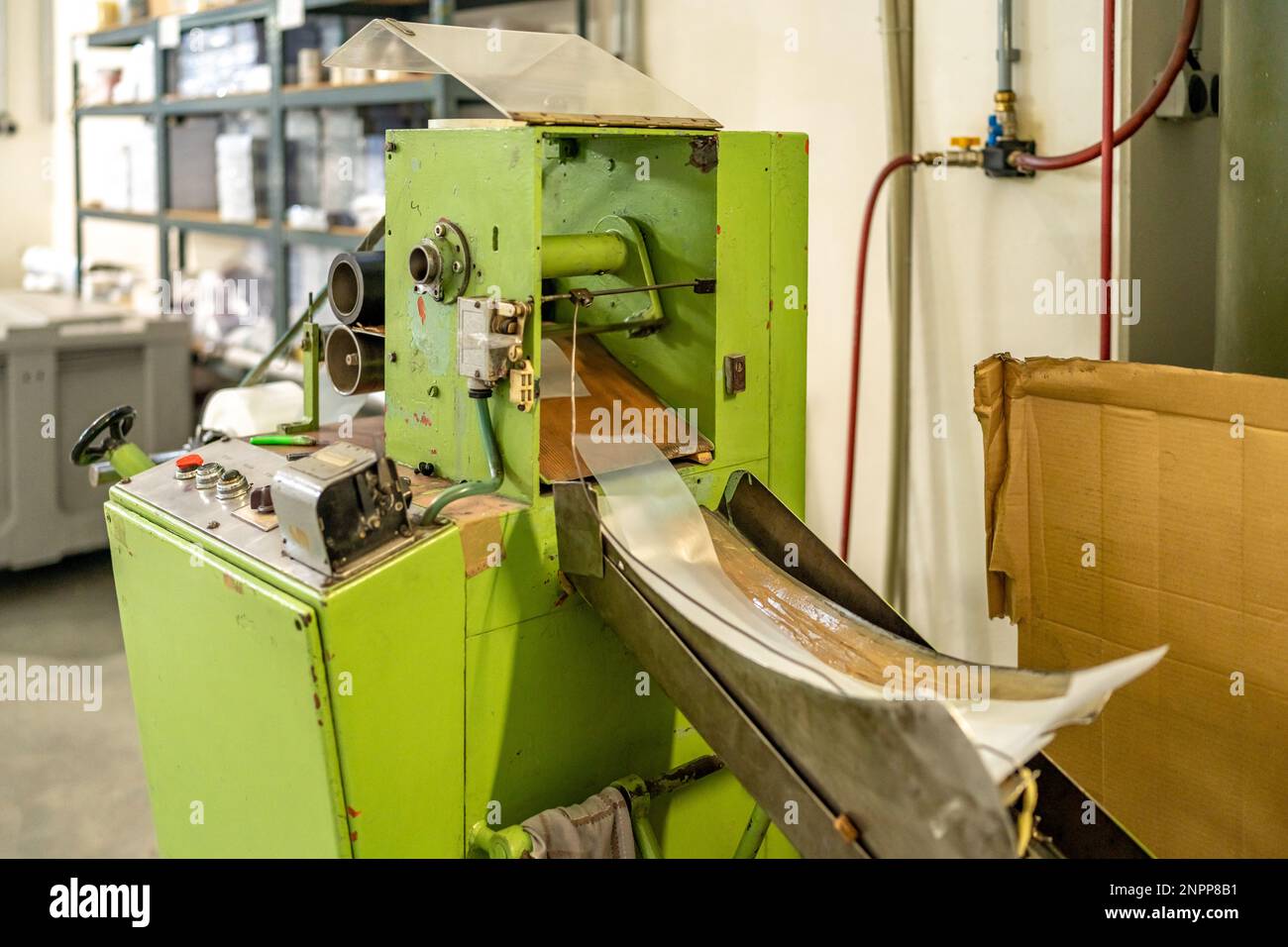 mechanical machine for trimming plastic casings for the food industry ...