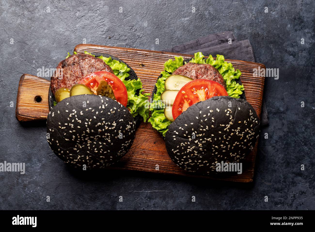 Homemade beef burgers with black buns. Flat lay Stock Photo - Alamy