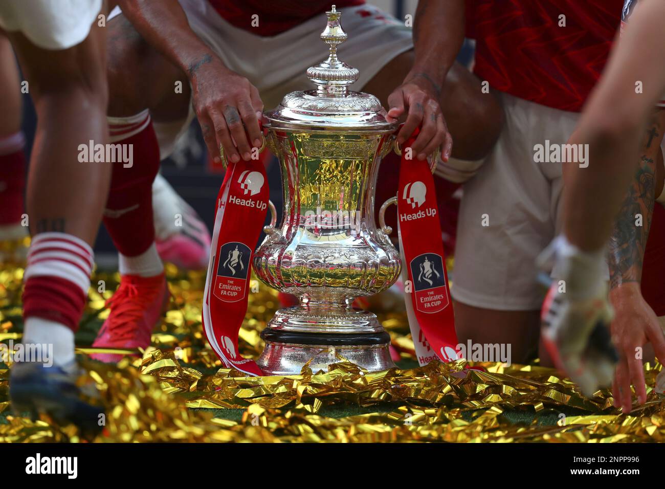 Arsenal's players celebrate with the trophy after the FA Cup final ...