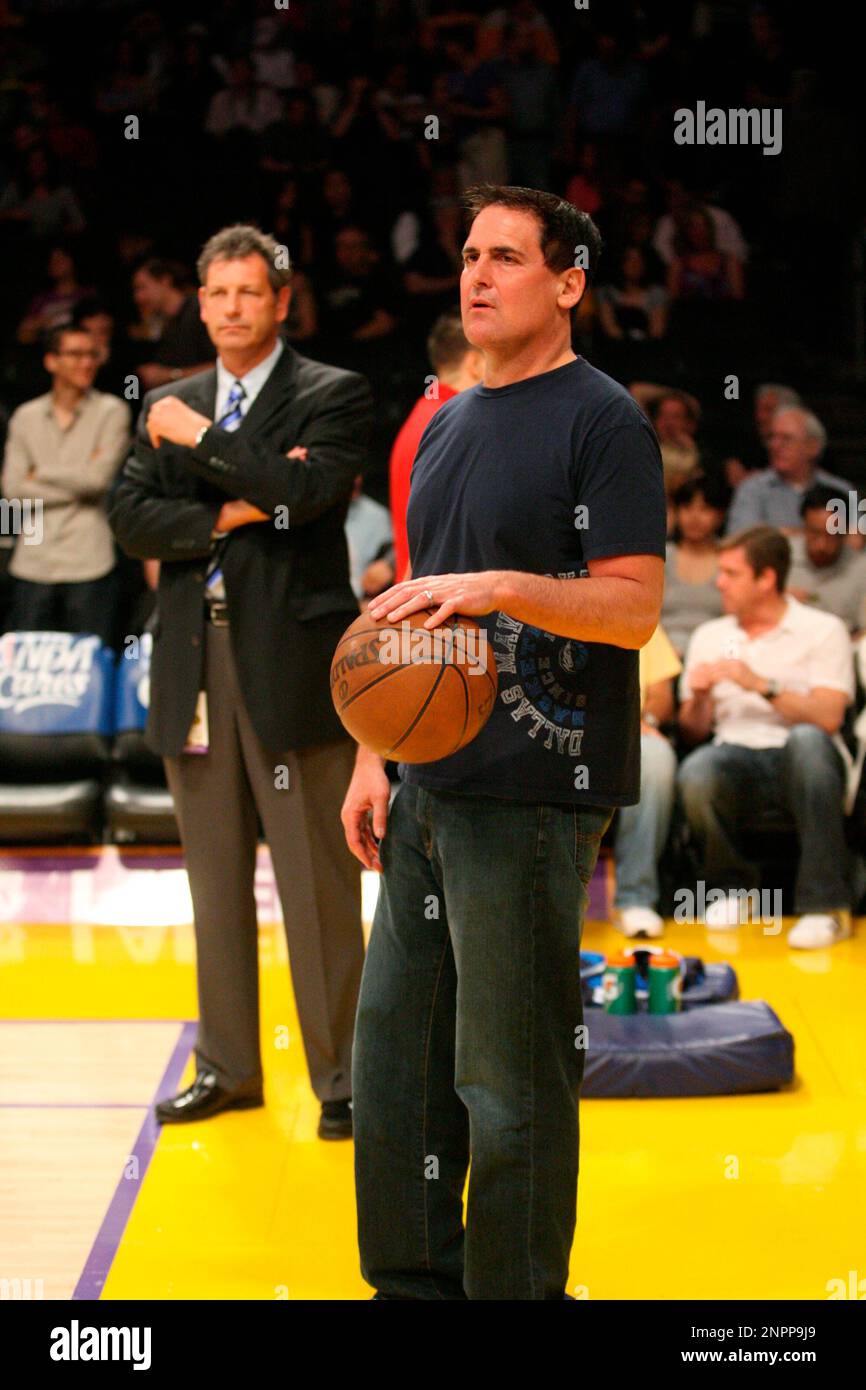 Dallas Mavericks owner Mark Cuban on the sideline against the Los ...