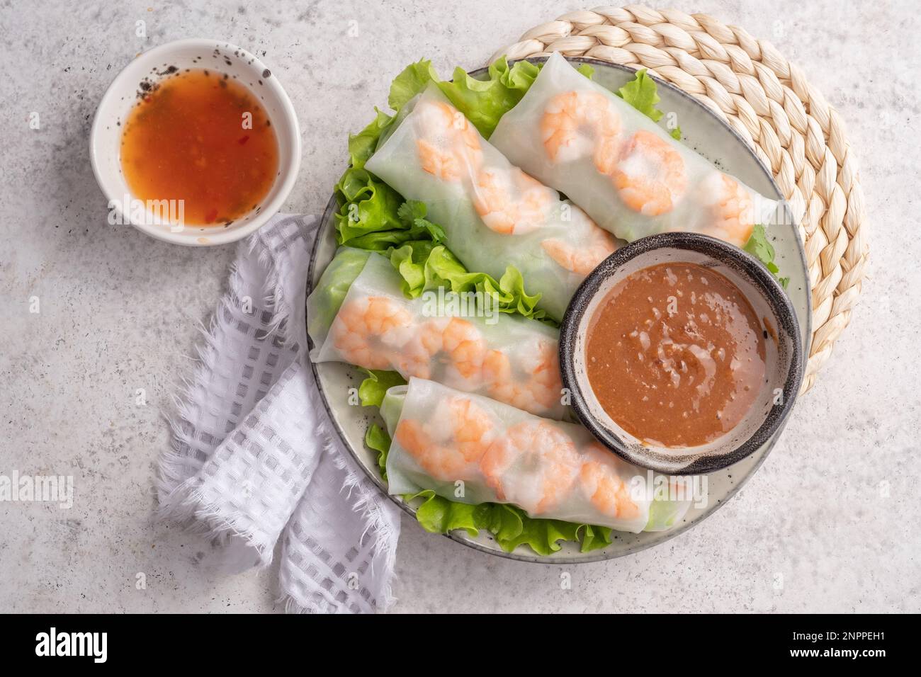Vietnamse spring rolls with lettuce, mint, shrimp and vermicelli Stock ...