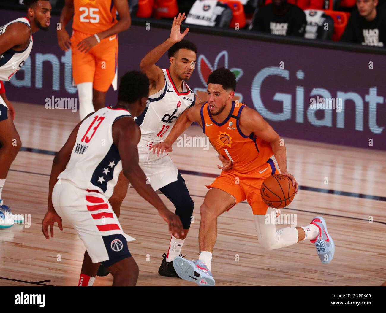 Phoenix Suns guard Devin Booker (1) drives to the basket against ...