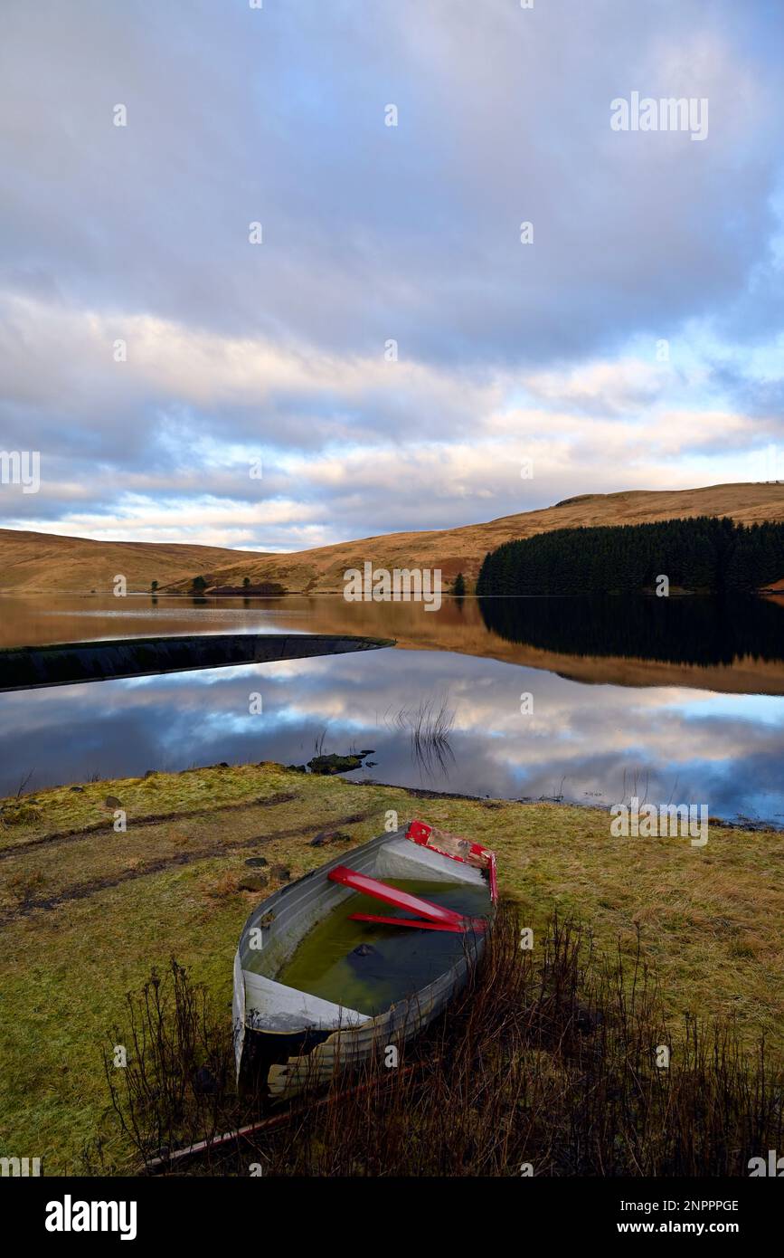 Upper glendevon reservoir perthshire hi-res stock photography and ...