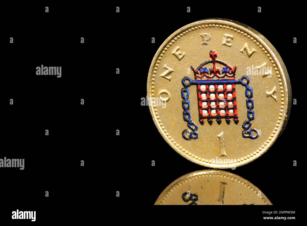Portcullis with chains coin hi-res stock photography and images - Alamy